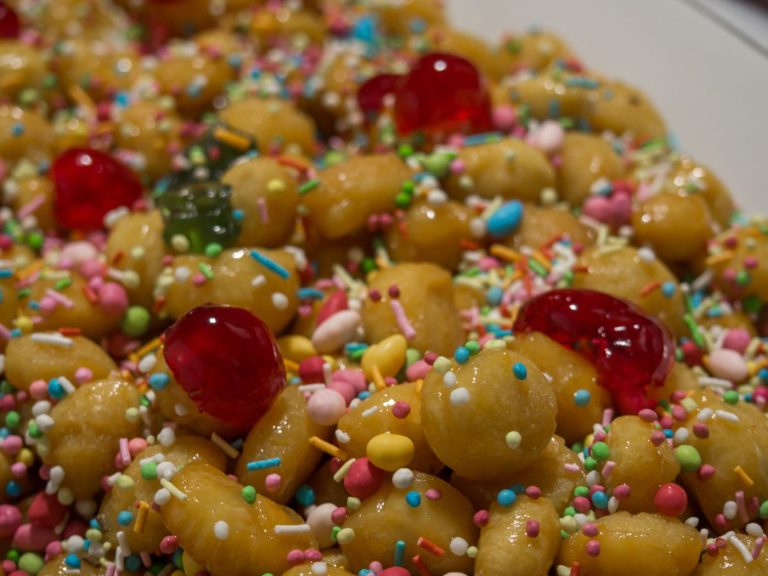 Struffoli: the Christmas dessert of the Amalfi Coast